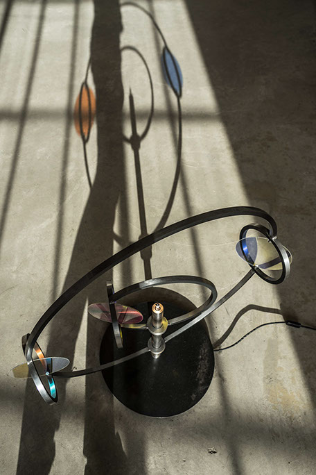 An ellipsis machine a city light